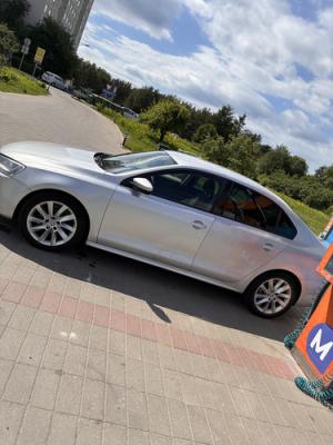 Pelēks Volkswagen Jetta 2013 Tallina, ar dzinēja tilpumu 1.60 L un nobraukumu 275 tūkst. km par 5000 €, foto 3 vietnē AUTOMOTO.COM.LV