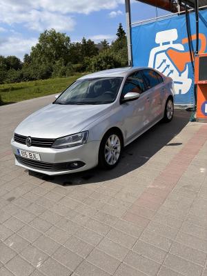 Pelēks Volkswagen Jetta 2013 Tallina, ar dzinēja tilpumu 1.60 L un nobraukumu 275 tūkst. km par 5000 €, foto 10 vietnē AUTOMOTO.COM.LV