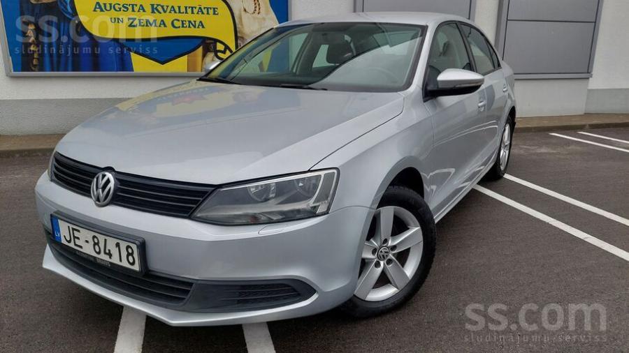 Grey Volkswagen Jetta 2013 in Riga, with an engine capacity of 1.60 L and mileage of 218 thousand km for 4250 €, photo 3 on AUTOMOTO.COM.LV