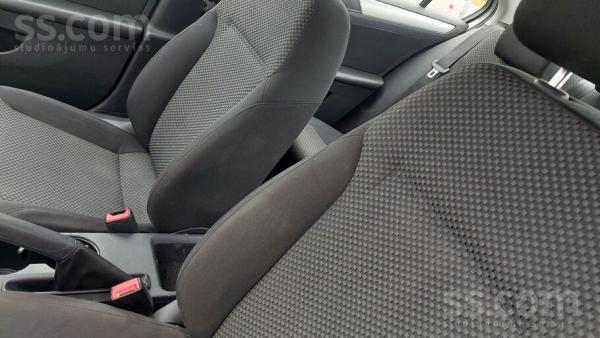 Grey Volkswagen Jetta 2013 in Riga, with an engine capacity of 1.60 L and mileage of 218 thousand km for 4250 €, photo 4 on AUTOMOTO.COM.LV