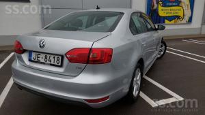 Grey Volkswagen Jetta 2013 in Riga, with an engine capacity of 1.60 L and mileage of 218 thousand km for 4250 €, photo 6 on AUTOMOTO.COM.LV