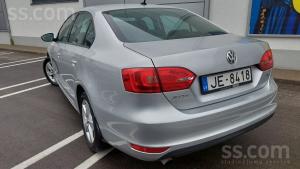 Grey Volkswagen Jetta 2013 in Riga, with an engine capacity of 1.60 L and mileage of 218 thousand km for 4250 €, photo 7 on AUTOMOTO.COM.LV