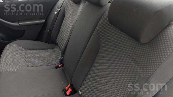 Grey Volkswagen Jetta 2013 in Riga, with an engine capacity of 1.60 L and mileage of 218 thousand km for 4250 €, photo 7 on AUTOMOTO.COM.LV