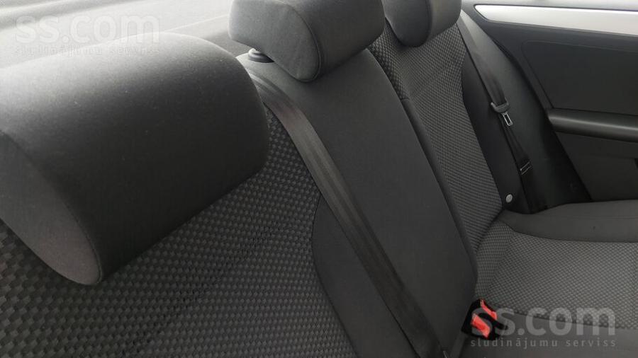 Grey Volkswagen Jetta 2013 in Riga, with an engine capacity of 1.60 L and mileage of 218 thousand km for 4250 €, photo 9 on AUTOMOTO.COM.LV