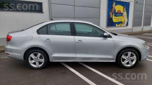 Grey Volkswagen Jetta 2013 in Riga, with an engine capacity of 1.60 L and mileage of 218 thousand km for 4250 €, photo 10 on AUTOMOTO.COM.LV