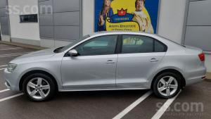 Grey Volkswagen Jetta 2013 in Riga, with an engine capacity of 1.60 L and mileage of 218 thousand km for 4250 €, photo 11 on AUTOMOTO.COM.LV