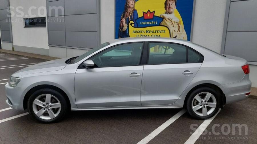Grey Volkswagen Jetta 2013 in Riga, with an engine capacity of 1.60 L and mileage of 218 thousand km for 4250 €, photo 11 on AUTOMOTO.COM.LV