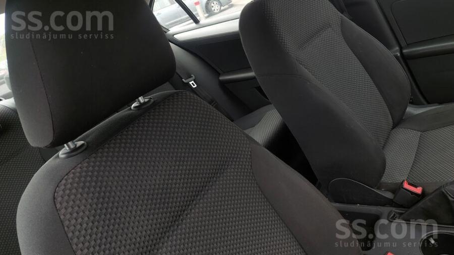 Grey Volkswagen Jetta 2013 in Riga, with an engine capacity of 1.60 L and mileage of 218 thousand km for 4250 €, photo 13 on AUTOMOTO.COM.LV