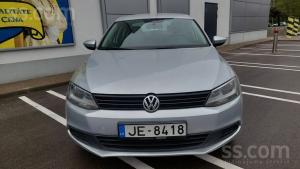 Grey Volkswagen Jetta 2013 in Riga, with an engine capacity of 1.60 L and mileage of 218 thousand km for 4250 €, photo 14 on AUTOMOTO.COM.LV