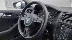 Grey Volkswagen Jetta 2013 in Riga, with an engine capacity of 1.60 L and mileage of 218 thousand km for 4250 €, photo 16 on AUTOMOTO.COM.LV