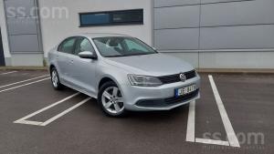 Grey Volkswagen Jetta 2013 in Riga, with an engine capacity of 1.60 L and mileage of 218 thousand km for 4250 €, photo 18 on AUTOMOTO.COM.LV
