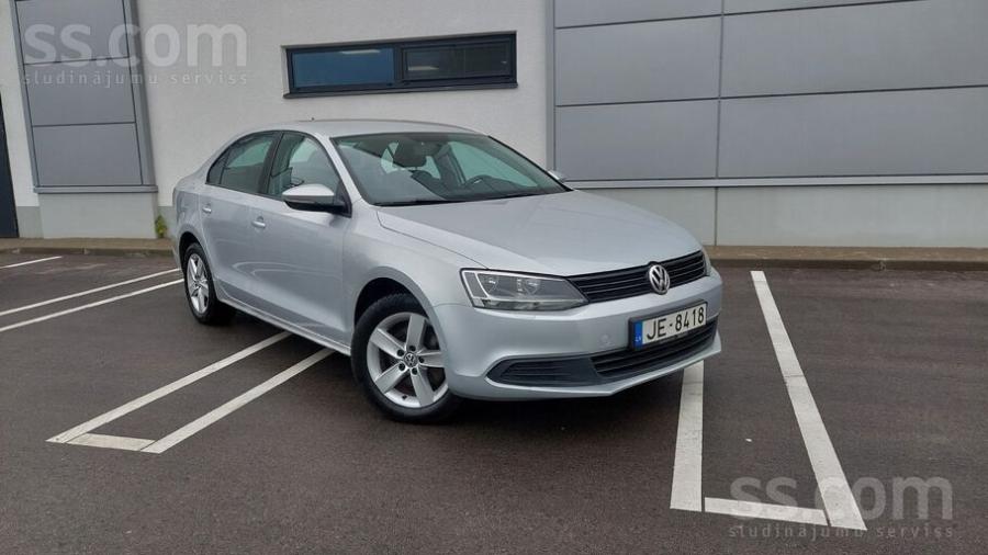 Grey Volkswagen Jetta 2013 in Riga, with an engine capacity of 1.60 L and mileage of 218 thousand km for 4250 €, photo 18 on AUTOMOTO.COM.LV