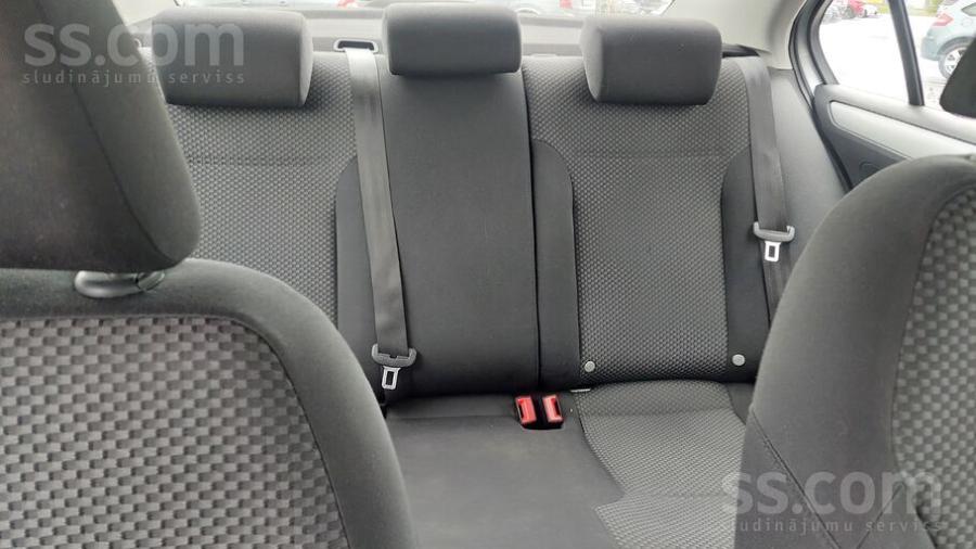 Grey Volkswagen Jetta 2013 in Riga, with an engine capacity of 1.60 L and mileage of 218 thousand km for 4250 €, photo 21 on AUTOMOTO.COM.LV