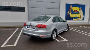 Grey Volkswagen Jetta 2013 in Riga, with an engine capacity of 1.60 L and mileage of 218 thousand km for 4250 €, photo 22 on AUTOMOTO.COM.LV