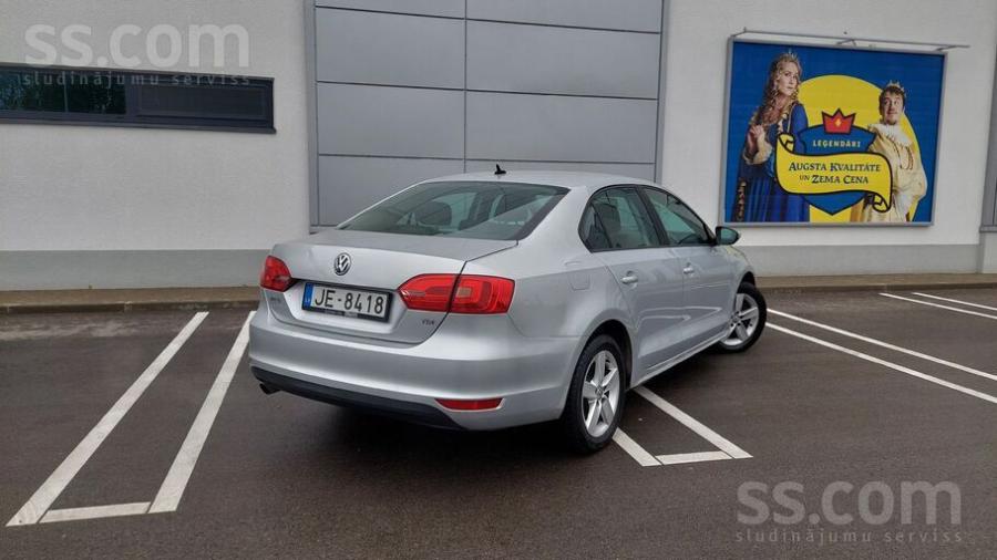 Grey Volkswagen Jetta 2013 in Riga, with an engine capacity of 1.60 L and mileage of 218 thousand km for 4250 €, photo 22 on AUTOMOTO.COM.LV