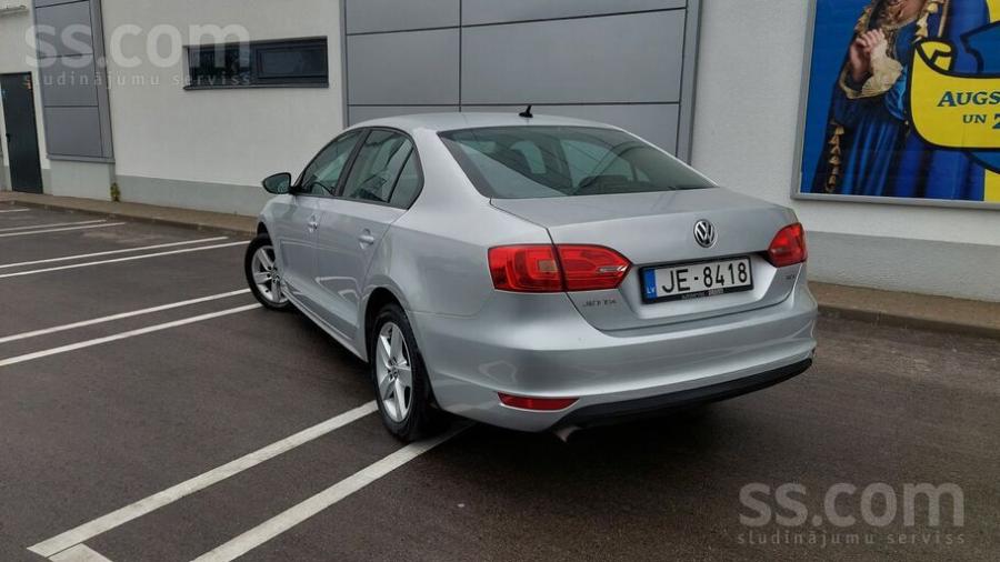 Grey Volkswagen Jetta 2013 in Riga, with an engine capacity of 1.60 L and mileage of 218 thousand km for 4250 €, photo 23 on AUTOMOTO.COM.LV