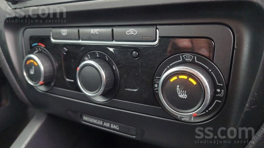 Grey Volkswagen Jetta 2013 in Riga, with an engine capacity of 1.60 L and mileage of 218 thousand km for 4250 €, photo 25 on AUTOMOTO.COM.LV