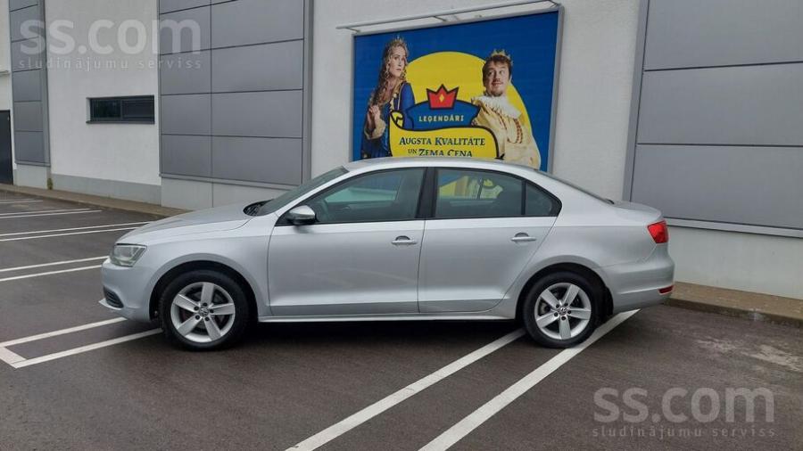 Grey Volkswagen Jetta 2013 in Riga, with an engine capacity of 1.60 L and mileage of 218 thousand km for 4250 €, photo 27 on AUTOMOTO.COM.LV