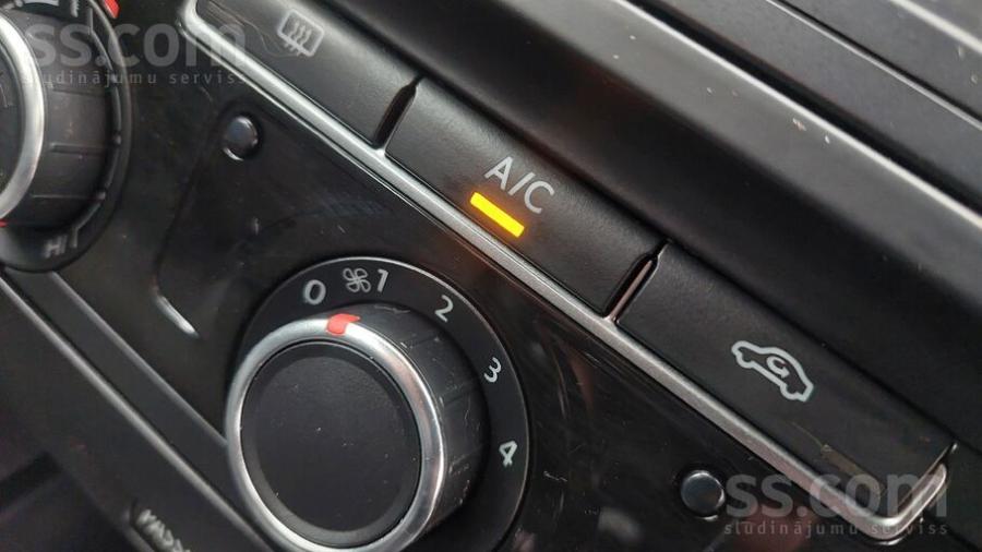 Grey Volkswagen Jetta 2013 in Riga, with an engine capacity of 1.60 L and mileage of 218 thousand km for 4250 €, photo 29 on AUTOMOTO.COM.LV