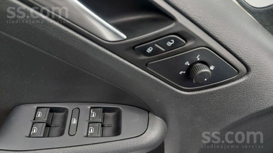 Grey Volkswagen Jetta 2013 in Riga, with an engine capacity of 1.60 L and mileage of 218 thousand km for 4250 €, photo 32 on AUTOMOTO.COM.LV