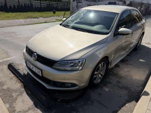 Pelēks Volkswagen Jetta 2013 Kauņa, ar dzinēja tilpumu 1.60 L un nobraukumu 393 tūkst. km par 1700 €, foto  vietnē AUTOMOTO.COM.LV