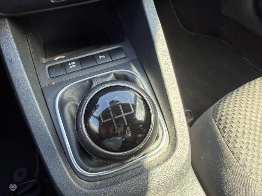 Pelēks Volkswagen Jetta 2013 Kauņa, ar dzinēja tilpumu 1.60 L un nobraukumu 393 tūkst. km par 1700 €, foto 15 vietnē AUTOMOTO.COM.LV