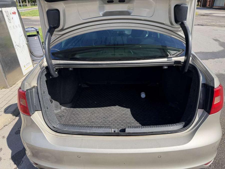 Pelēks Volkswagen Jetta 2013 Kauņa, ar dzinēja tilpumu 1.60 L un nobraukumu 393 tūkst. km par 1700 €, foto 18 vietnē AUTOMOTO.COM.LV