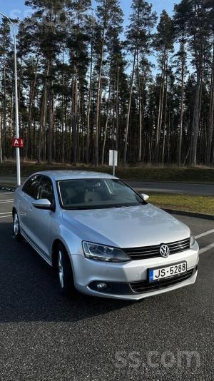 Grey Volkswagen Jetta 2013 in Riga, with an engine capacity of 1.40 L and mileage of 167 thousand km for 4450 €, photo 5 on AUTOMOTO.COM.LV