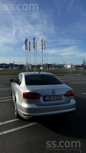 Grey Volkswagen Jetta 2013 in Riga, with an engine capacity of 1.40 L and mileage of 167 thousand km for 4450 €, photo 10 on AUTOMOTO.COM.LV