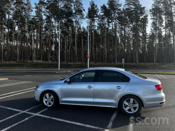 Pelēks Volkswagen Jetta 2013 Rīga, ar dzinēja tilpumu 1.40 L un nobraukumu 167 tūkst. km par 4450 €, foto 11 vietnē AUTOMOTO.COM.LV