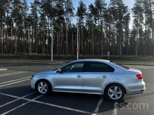Grey Volkswagen Jetta 2013 in Riga, with an engine capacity of 1.40 L and mileage of 167 thousand km for 4450 €, photo 11 on AUTOMOTO.COM.LV