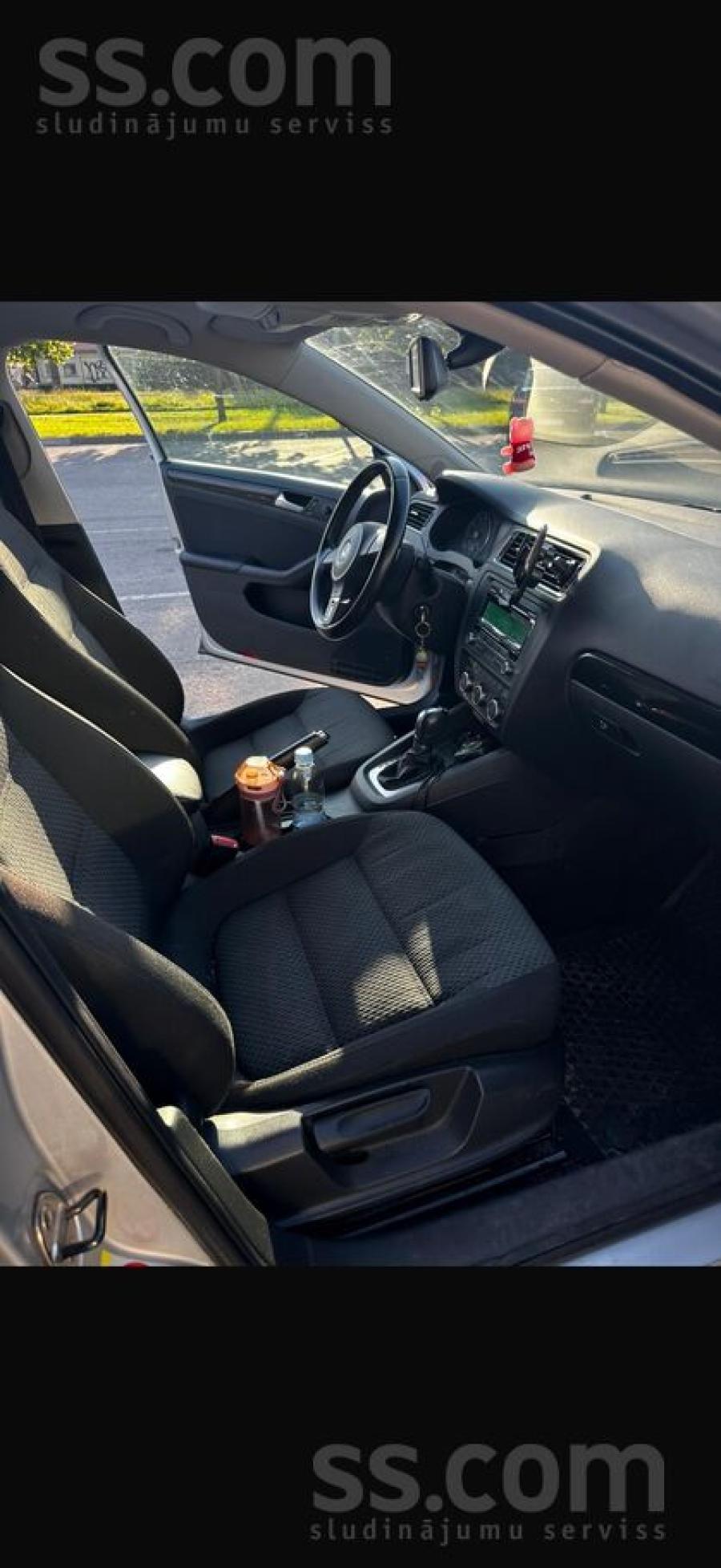 Grey Volkswagen Jetta 2013 in Riga, with an engine capacity of 1.40 L and mileage of 167 thousand km for 4450 €, photo 14 on AUTOMOTO.COM.LV
