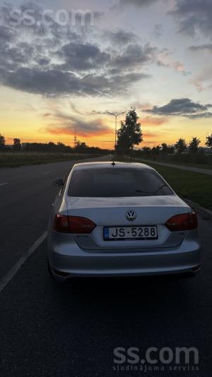 Grey Volkswagen Jetta 2013 in Riga, with an engine capacity of 1.40 L and mileage of 167 thousand km for 4450 €, photo 15 on AUTOMOTO.COM.LV