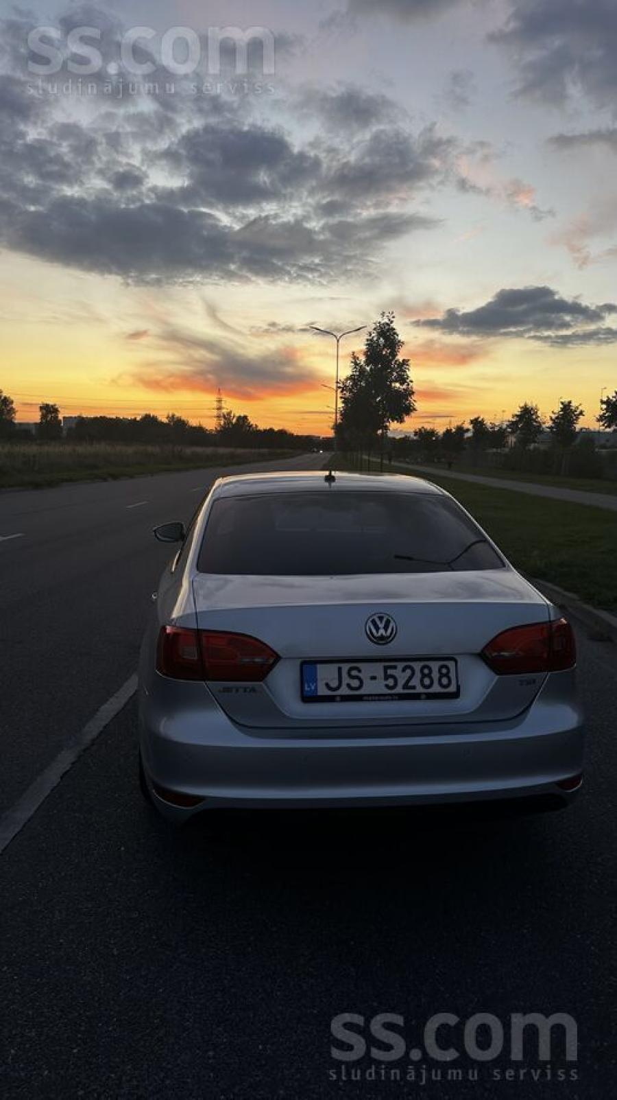 Grey Volkswagen Jetta 2013 in Riga, with an engine capacity of 1.40 L and mileage of 167 thousand km for 4450 €, photo 15 on AUTOMOTO.COM.LV