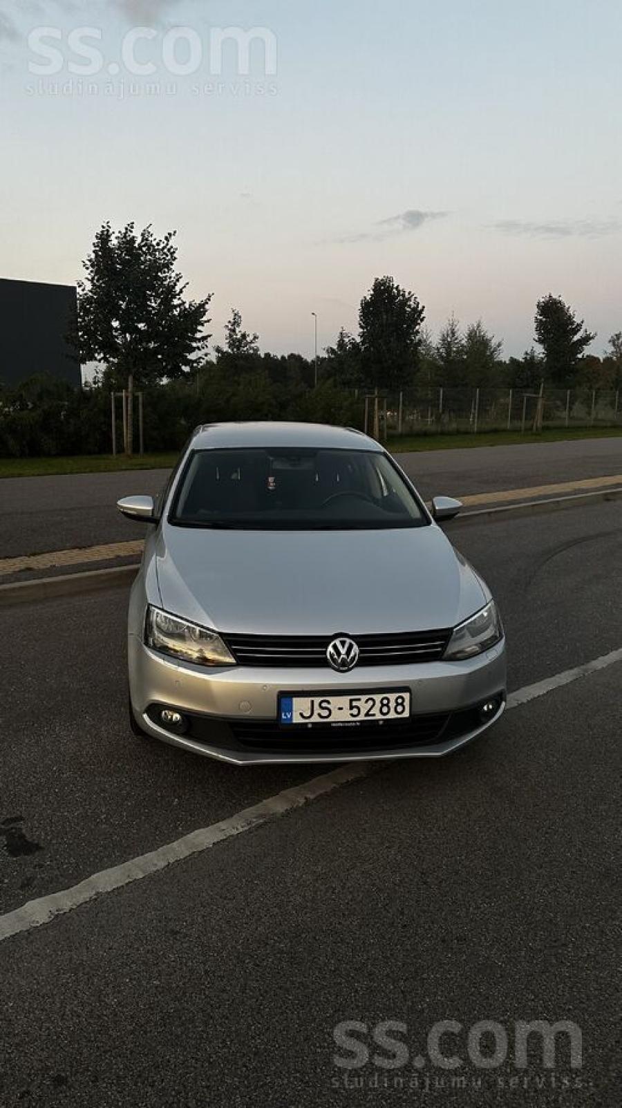 Grey Volkswagen Jetta 2013 in Riga, with an engine capacity of 1.40 L and mileage of 167 thousand km for 4450 €, photo 18 on AUTOMOTO.COM.LV