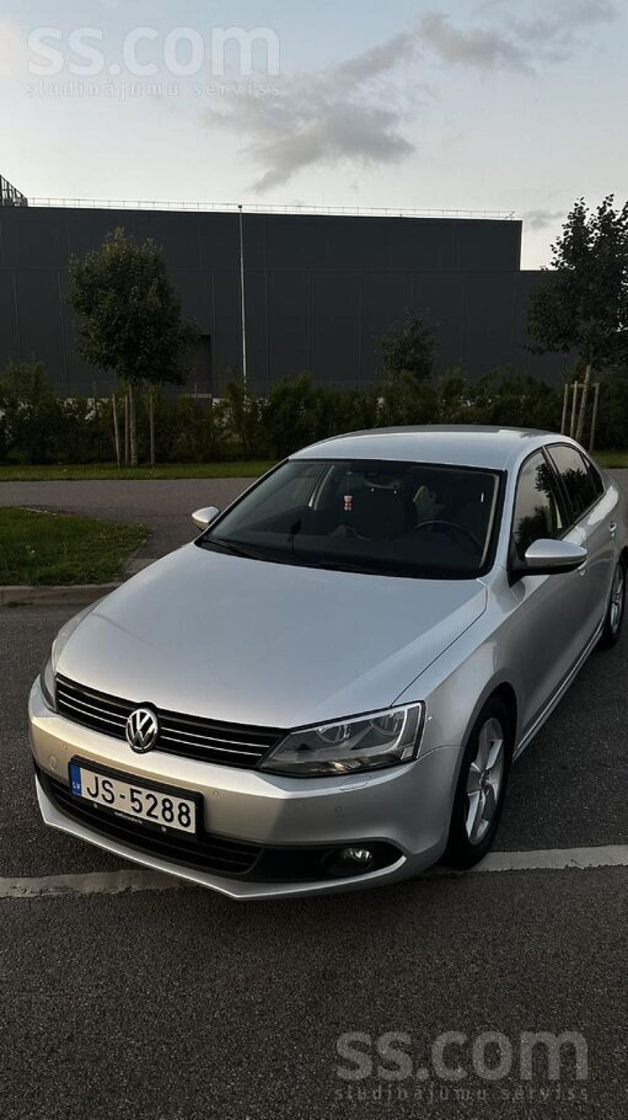Grey Volkswagen Jetta 2013 in Riga, with an engine capacity of 1.40 L and mileage of 167 thousand km for 4450 €, photo 19 on AUTOMOTO.COM.LV