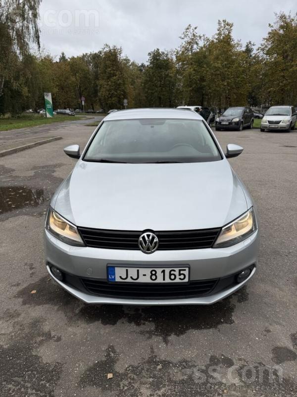 Pelēks Volkswagen Jetta 2013 Rīga, ar dzinēja tilpumu 1.60 L un nobraukumu 230 tūkst. km par 3400 €, foto 1 vietnē AUTOMOTO.COM.LV