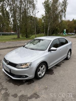 Серый Фольксваген Джетта 2013 в Рига, объемом двигателя 1.60 л и пробегом 230 тыс. км за 3400 €, фото 3 на AUTOMOTO.COM.LV