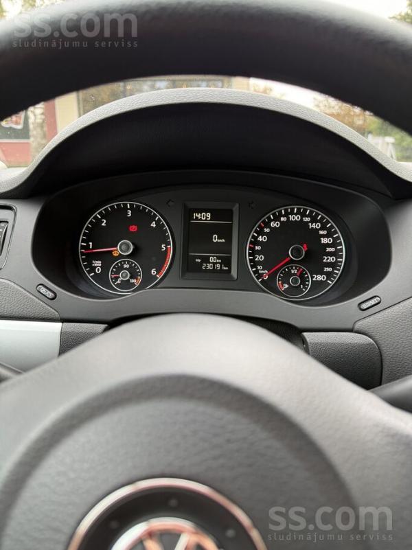 Pelēks Volkswagen Jetta 2013 Rīga, ar dzinēja tilpumu 1.60 L un nobraukumu 230 tūkst. km par 3400 €, foto 10 vietnē AUTOMOTO.COM.LV