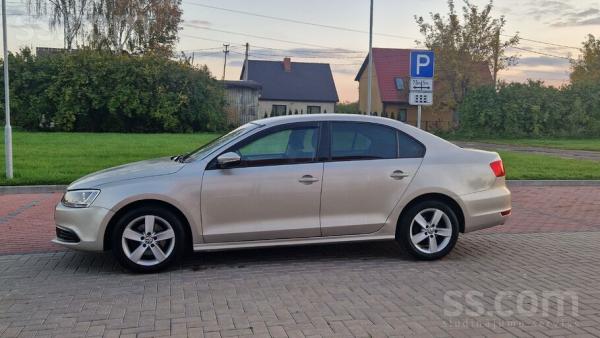 Pelēks Volkswagen Jetta 2014 Jelgava, ar dzinēja tilpumu 1.60 L un nobraukumu 289 tūkst. km par 3450 €, foto 11 vietnē AUTOMOTO.COM.LV