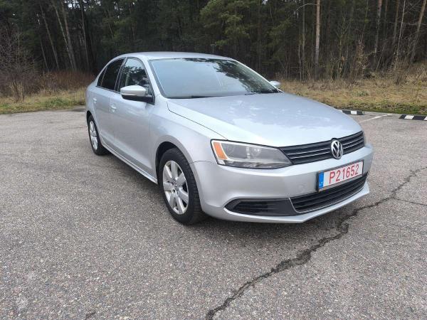 Grey Volkswagen Jetta 2014 in Vilnius, with an engine capacity of 1.80 L and mileage of 182 thousand km for 3700 €, photo 1 on AUTOMOTO.COM.LV