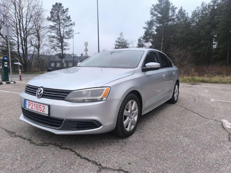 Grey Volkswagen Jetta 2014 in Vilnius, with an engine capacity of 1.80 L and mileage of 182 thousand km for 3700 €, photo 2 on AUTOMOTO.COM.LV