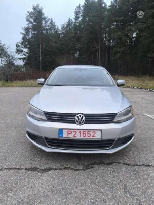 Grey Volkswagen Jetta 2014 in Vilnius, with an engine capacity of 1.80 L and mileage of 182 thousand km for 3700 €, photo 3 on AUTOMOTO.COM.LV