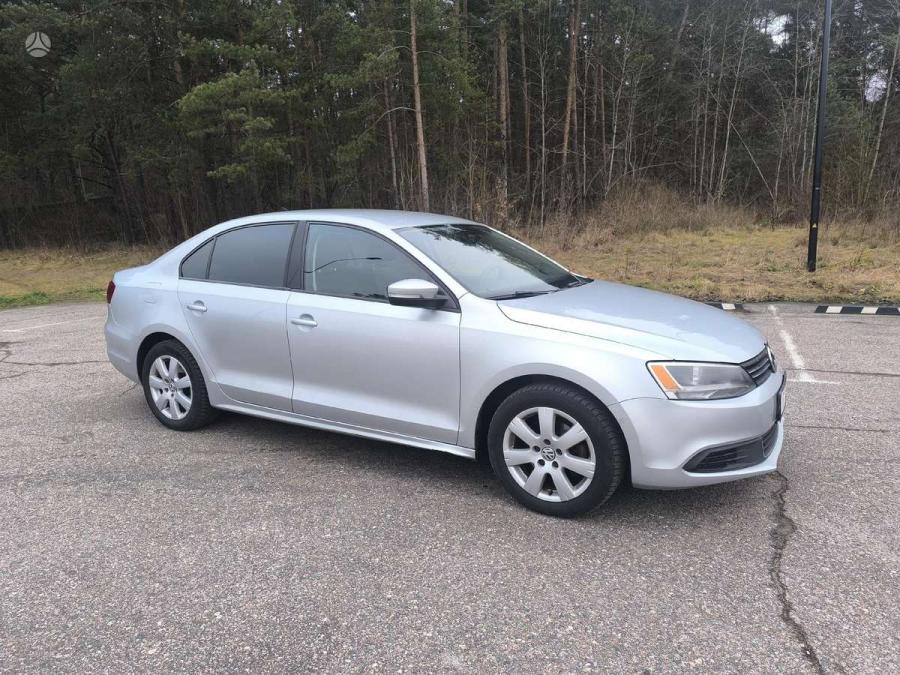 Grey Volkswagen Jetta 2014 in Vilnius, with an engine capacity of 1.80 L and mileage of 182 thousand km for 3700 €, photo 4 on AUTOMOTO.COM.LV