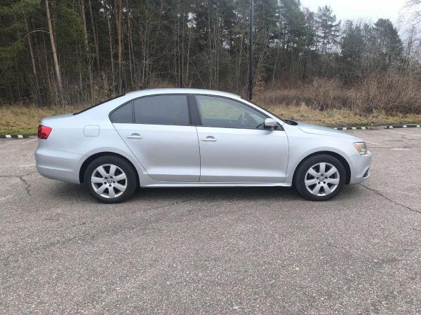 Grey Volkswagen Jetta 2014 in Vilnius, with an engine capacity of 1.80 L and mileage of 182 thousand km for 3700 €, photo 5 on AUTOMOTO.COM.LV