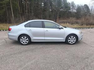 Grey Volkswagen Jetta 2014 in Vilnius, with an engine capacity of 1.80 L and mileage of 182 thousand km for 3700 €, photo 5 on AUTOMOTO.COM.LV