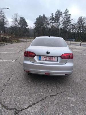 Grey Volkswagen Jetta 2014 in Vilnius, with an engine capacity of 1.80 L and mileage of 182 thousand km for 3700 €, photo 7 on AUTOMOTO.COM.LV
