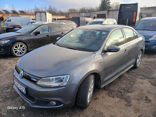 Pelēks Volkswagen Jetta 2014 Tauragė, ar dzinēja tilpumu 1.40 L un nobraukumu 182 tūkst. km par 5200 €, foto 3 vietnē AUTOMOTO.COM.LV