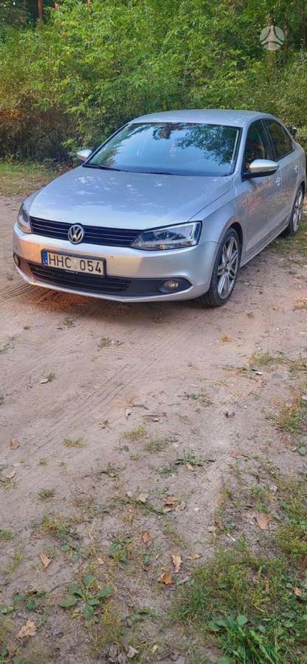 Pelēks Volkswagen Jetta 2014 Viļņa, ar dzinēja tilpumu 1.60 L un nobraukumu 377 tūkst. km par 3800 €, foto 1 vietnē AUTOMOTO.COM.LV