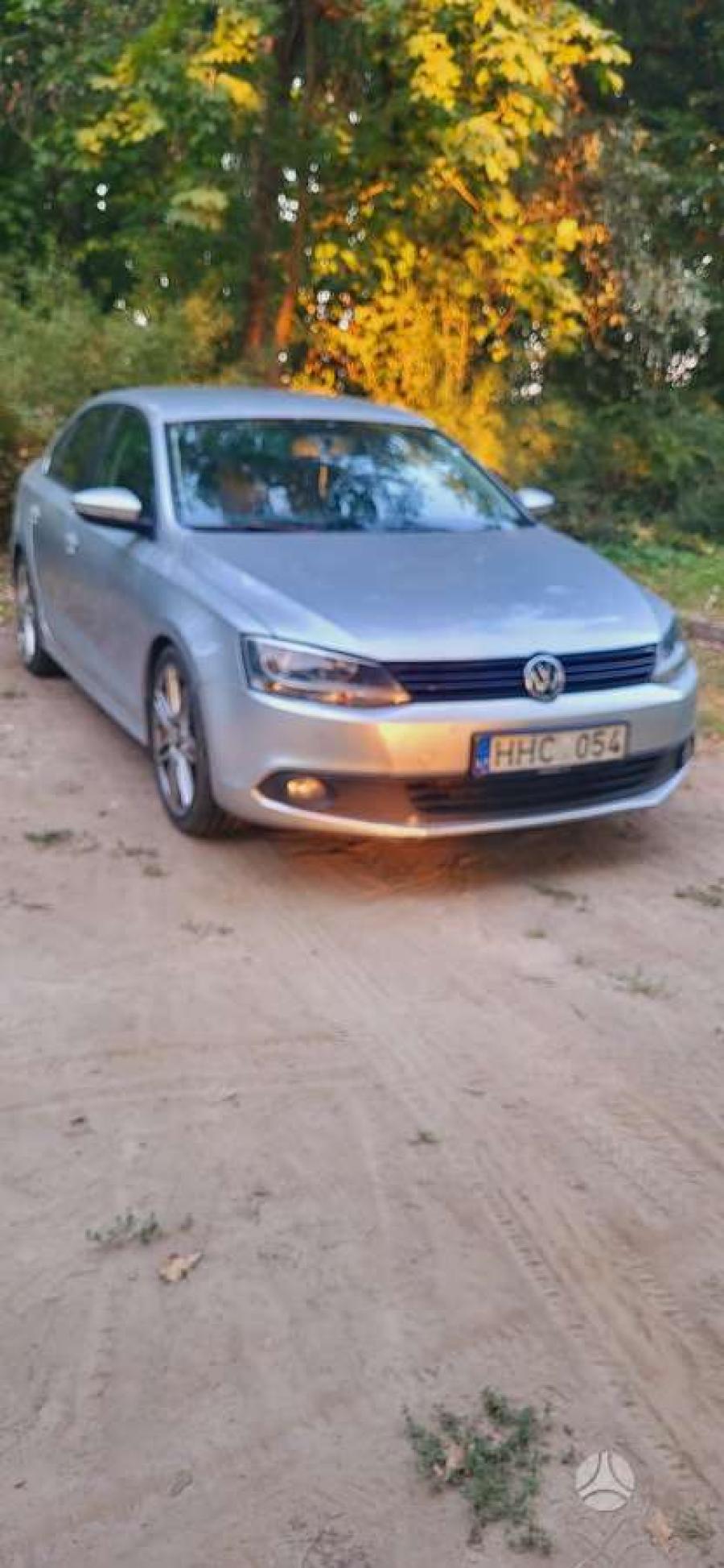 Pelēks Volkswagen Jetta 2014 Viļņa, ar dzinēja tilpumu 1.60 L un nobraukumu 377 tūkst. km par 3800 €, foto 2 vietnē AUTOMOTO.COM.LV
